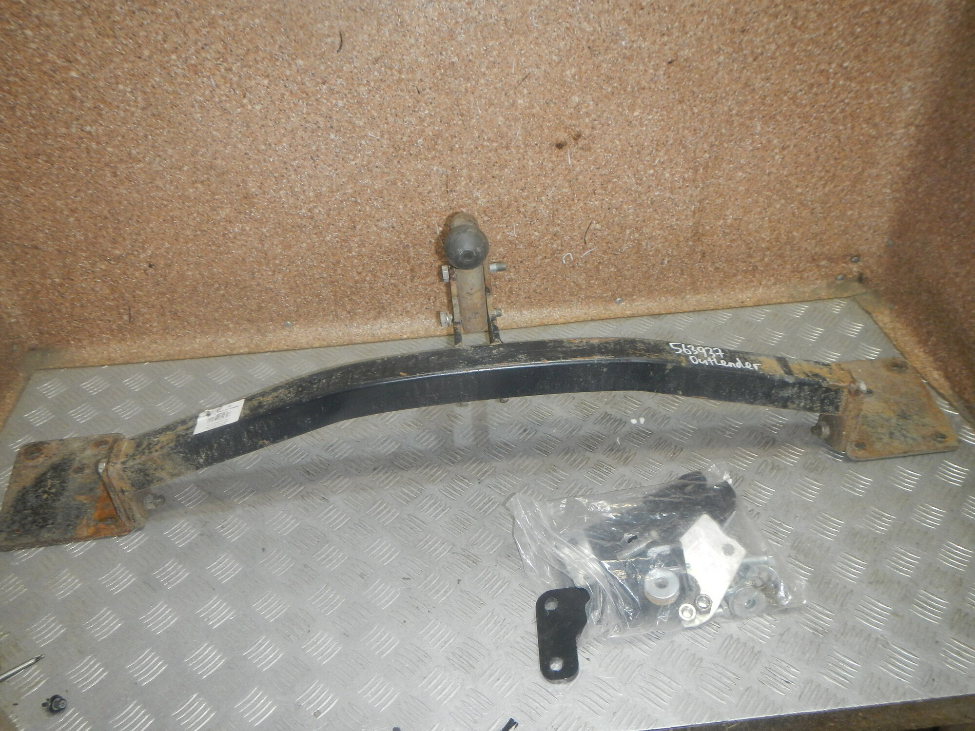 Б/У Сцепное устройство (Фаркоп), Mitsubishi (Митсубиси)-OUTLANDER (12-) MITSUBISHI OUTLANDER (12-) Без видимых поврежден...