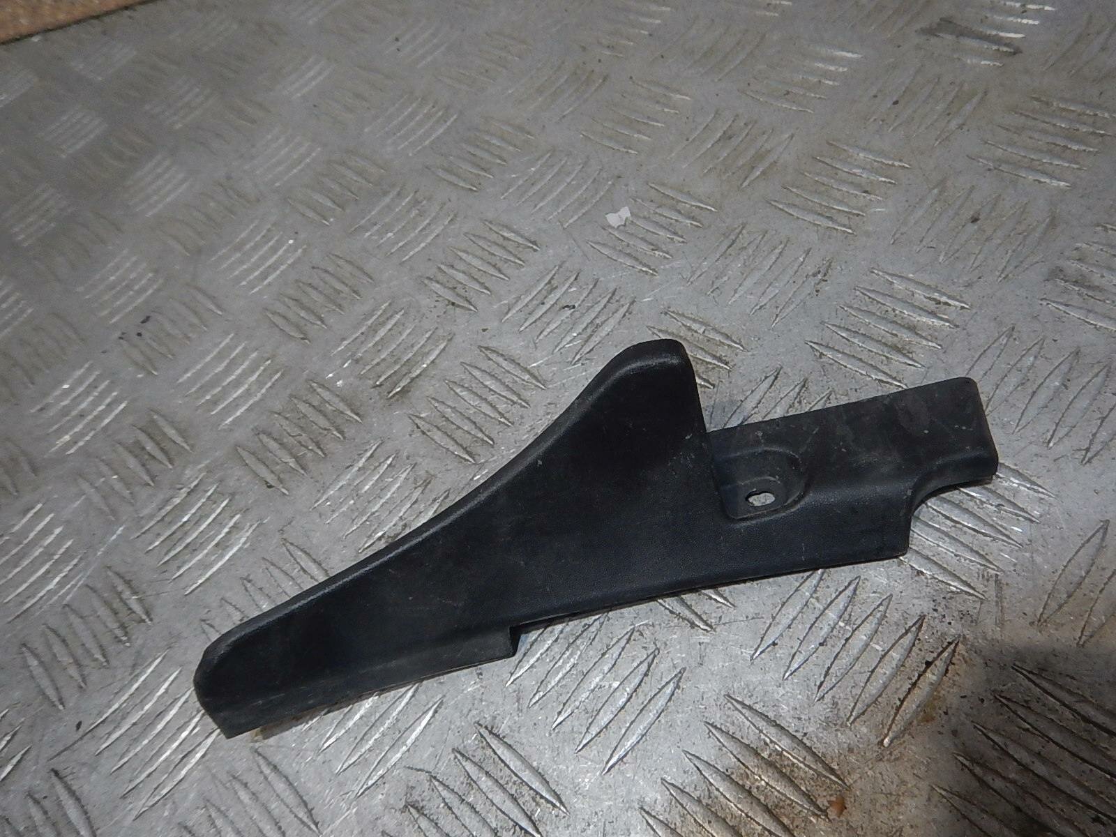 Б/У Накладка (кузов наружный), Renault (Рено)-DUSTER (12-20) RENAULT DUSTER (12-20) лобового стекла, правая Царапины. 457...