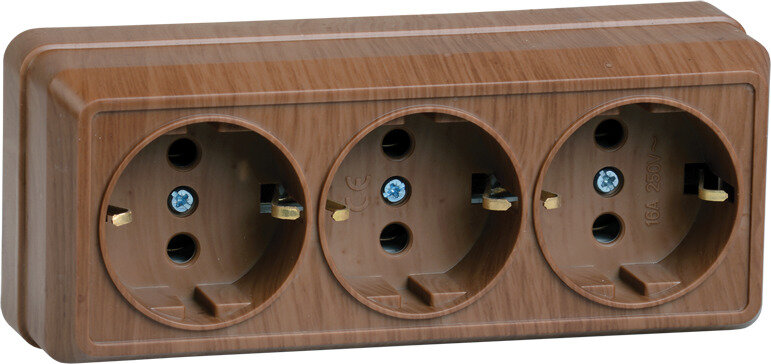 Розетка Generica РС23-3-ОД, 3 гнезда, IP20, с заземляющим контактом