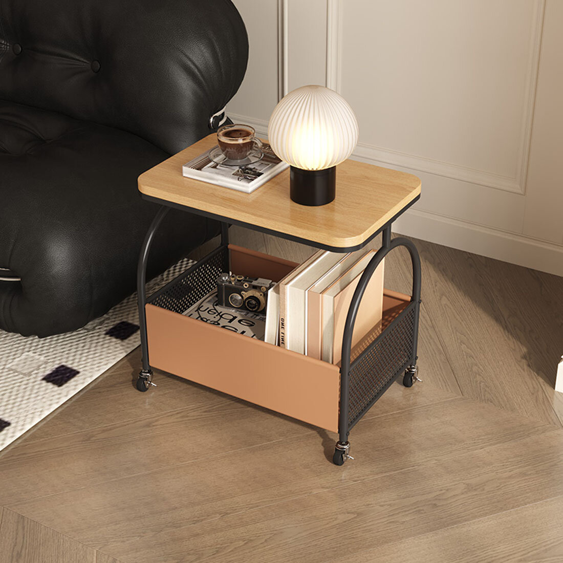 Кофейный столик на колесиках Walter (черный, деревянная столешница, кожаная корзинка)