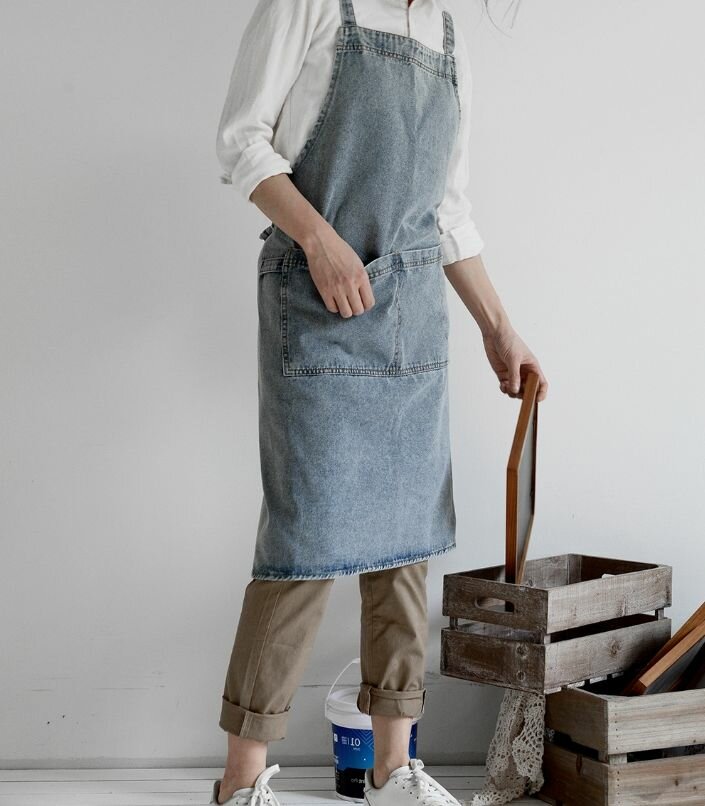 Джинсовый фартук рабочий, усиленная водоотталкивающая пропитка, для мастера, официанта, продавца, кондитера, флориста. женский.