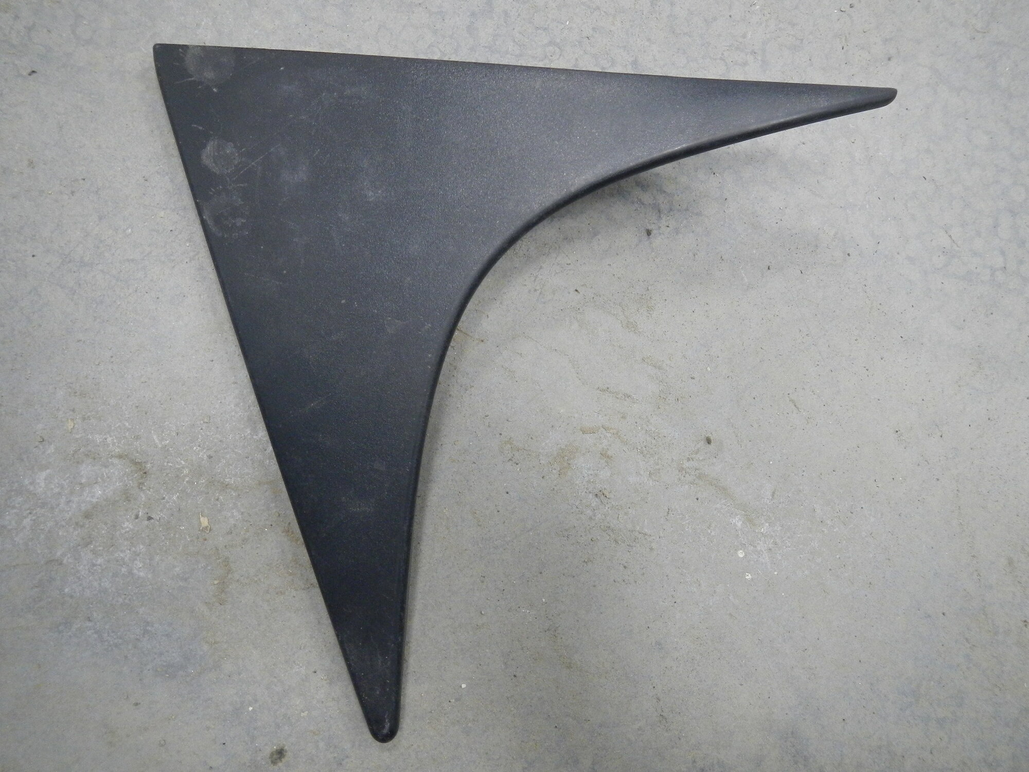 Б/У Накладка двери багажника, Mazda (Мазда)-CX-5 (12-) MAZDA CX-5 (12-) спойлера левая Сломаны крепления, царапины. 59265...