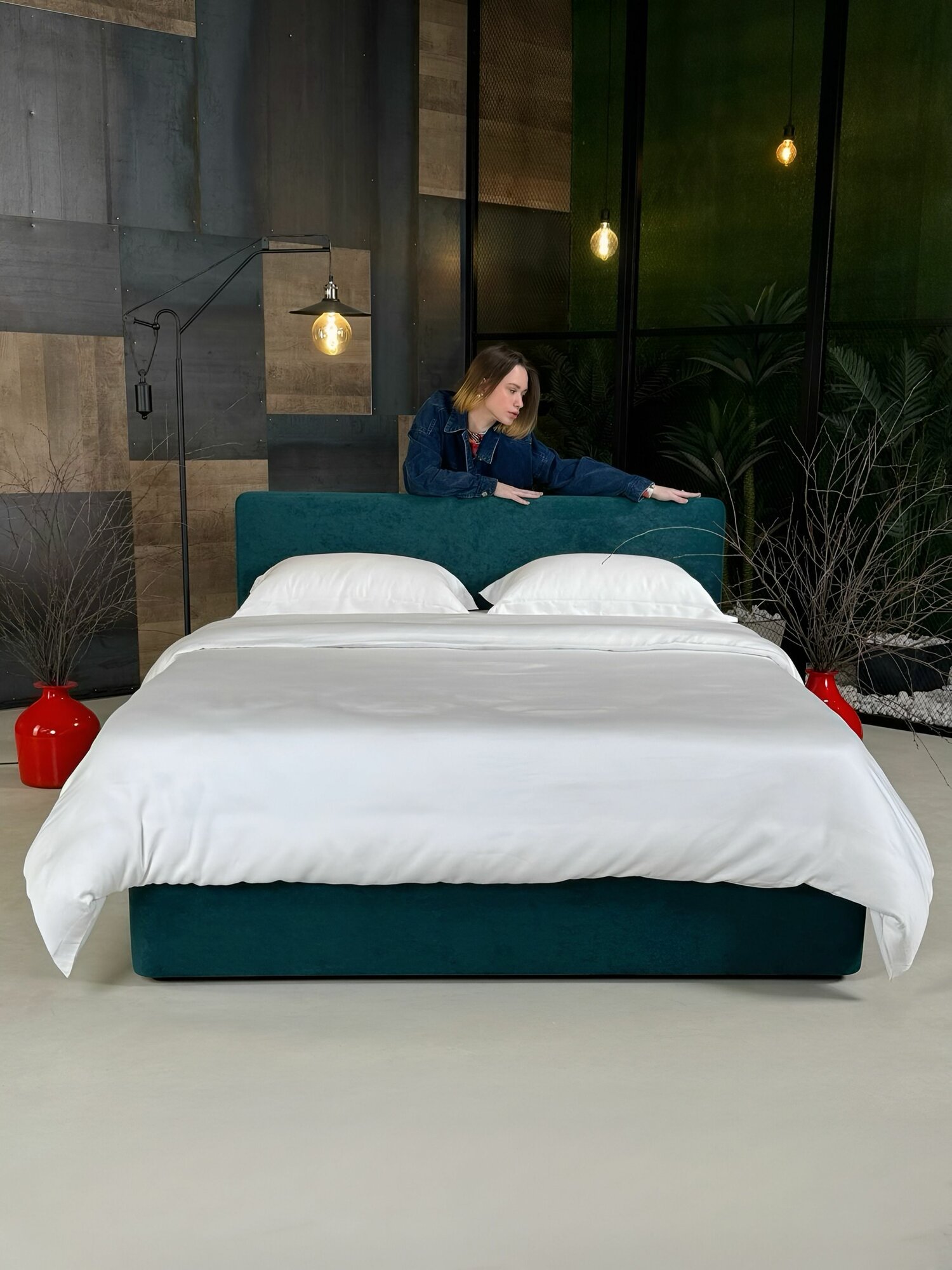 Двуспальная кровать Liz, подъемный механизм, с ящиком, с мягким изголовьем, велюр, 160x200см