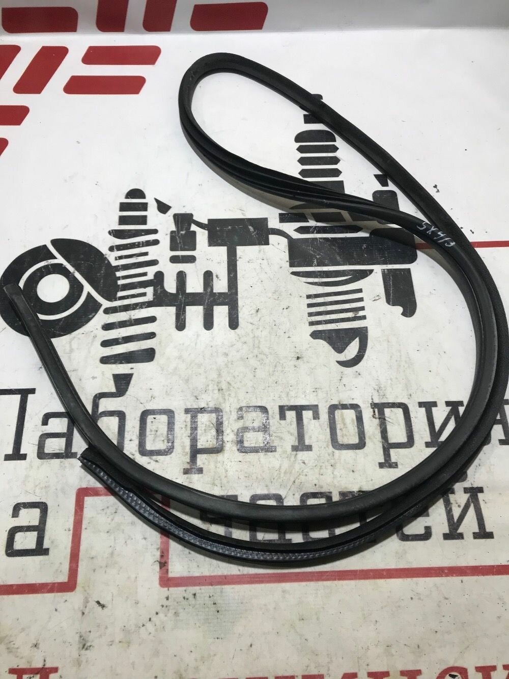 Уплотнитель двери Suzuki SX4 I рестайлинг (2009—2014) 7629180J00