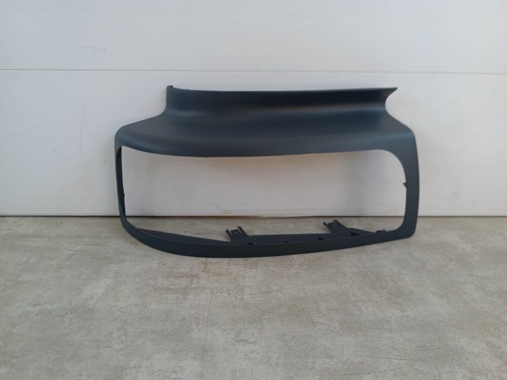 Рамка (облицовка) фары правая RENAULT PREMIUM KERAX (рено премиум керакс )