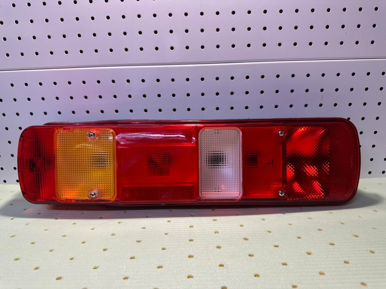 Фонарь задний вольво ФШ12 ФШ16 ФШ13 ФМ12 ФМ13 (Volvo FH FM) левый