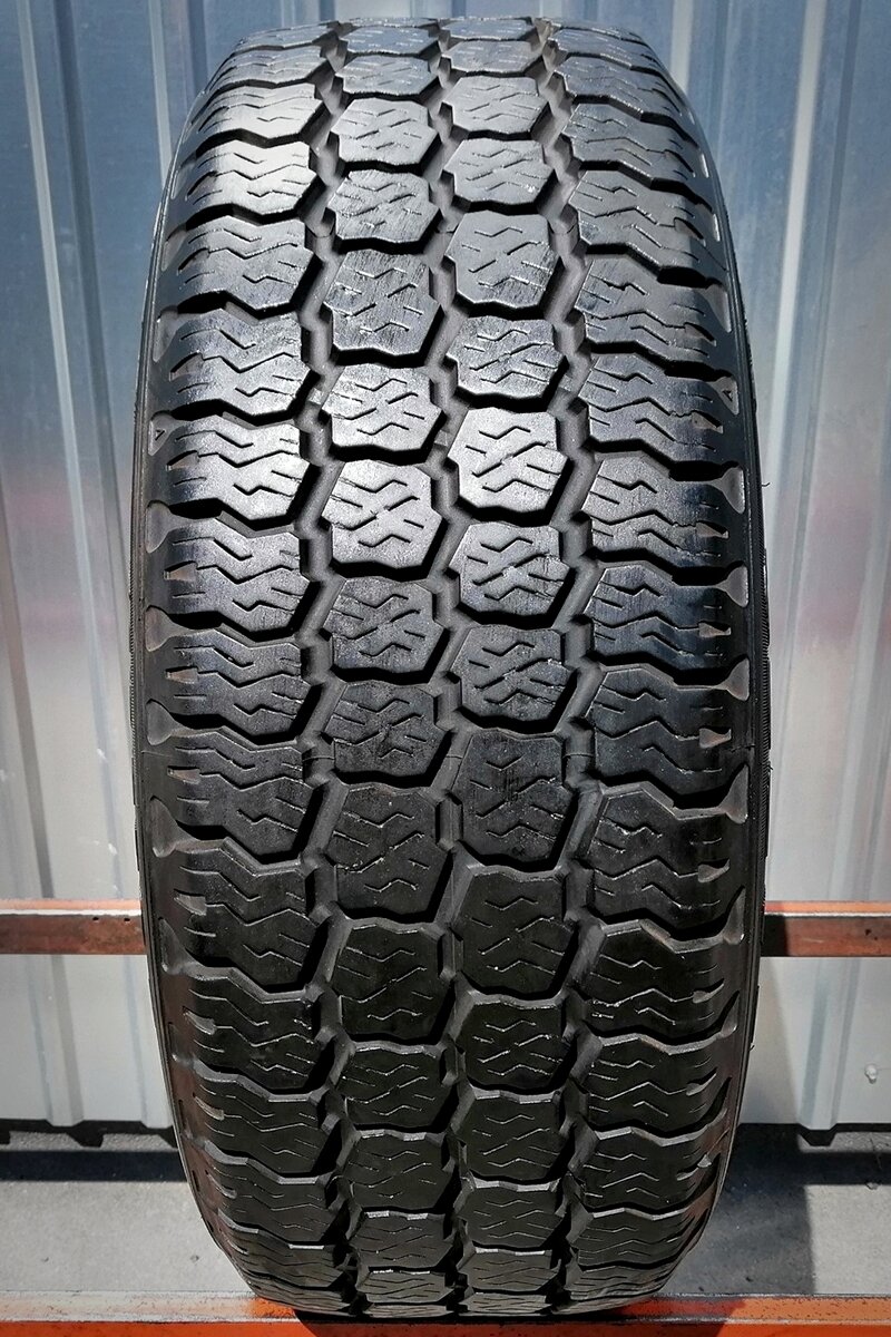 Автошина Б/У 235/65 R16 Goodyear Cargo Vector