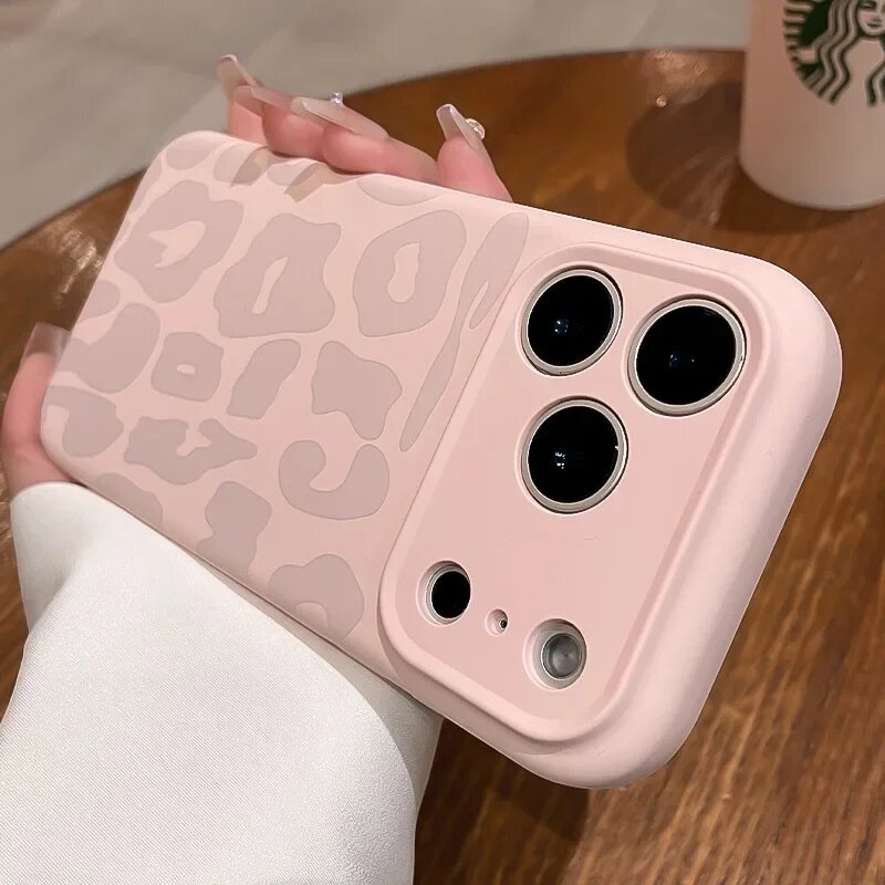 Розовый чехол для iPhone 17 Pro с леопардовым принтом