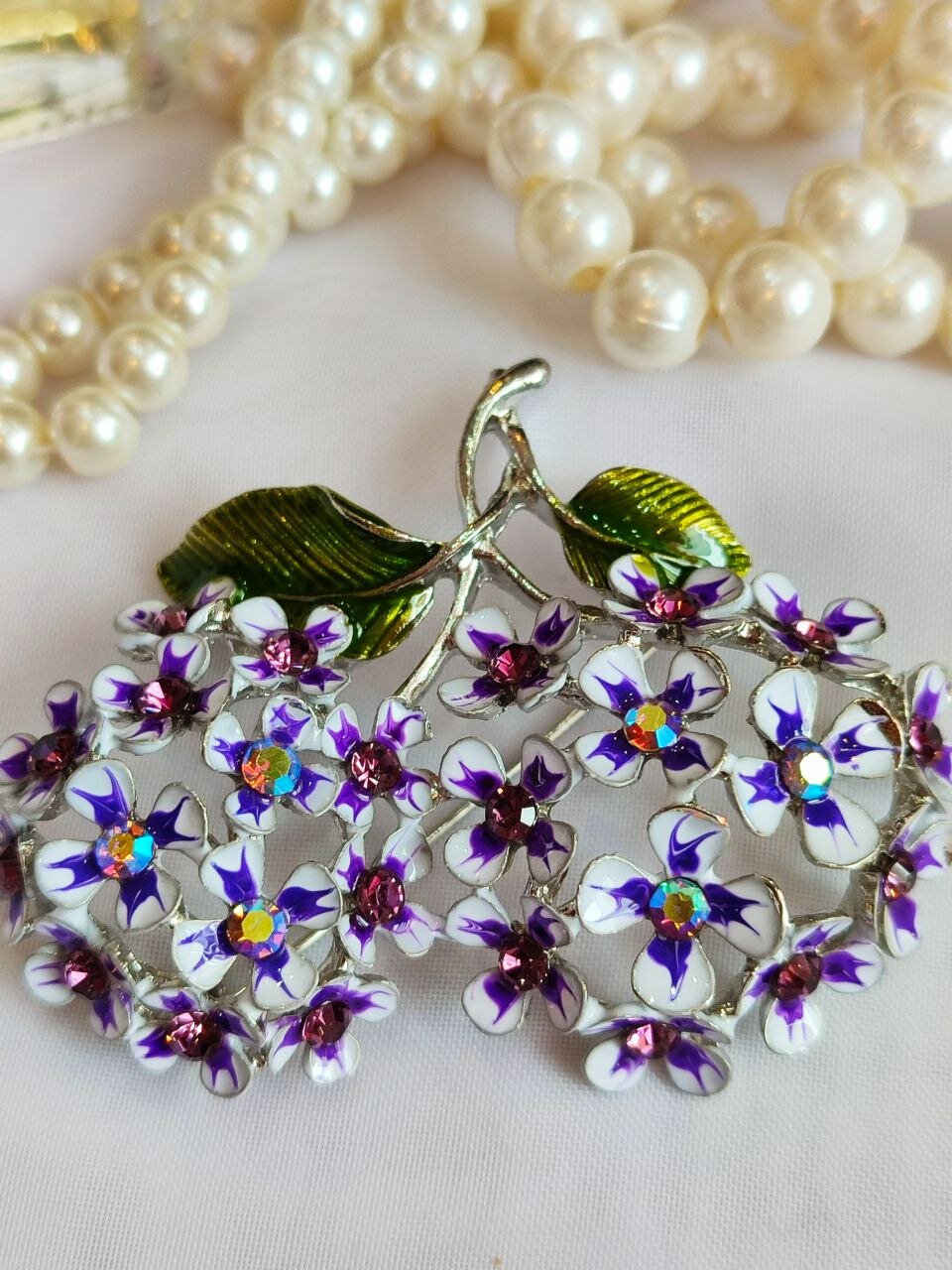 Брошь, стразы, эмаль