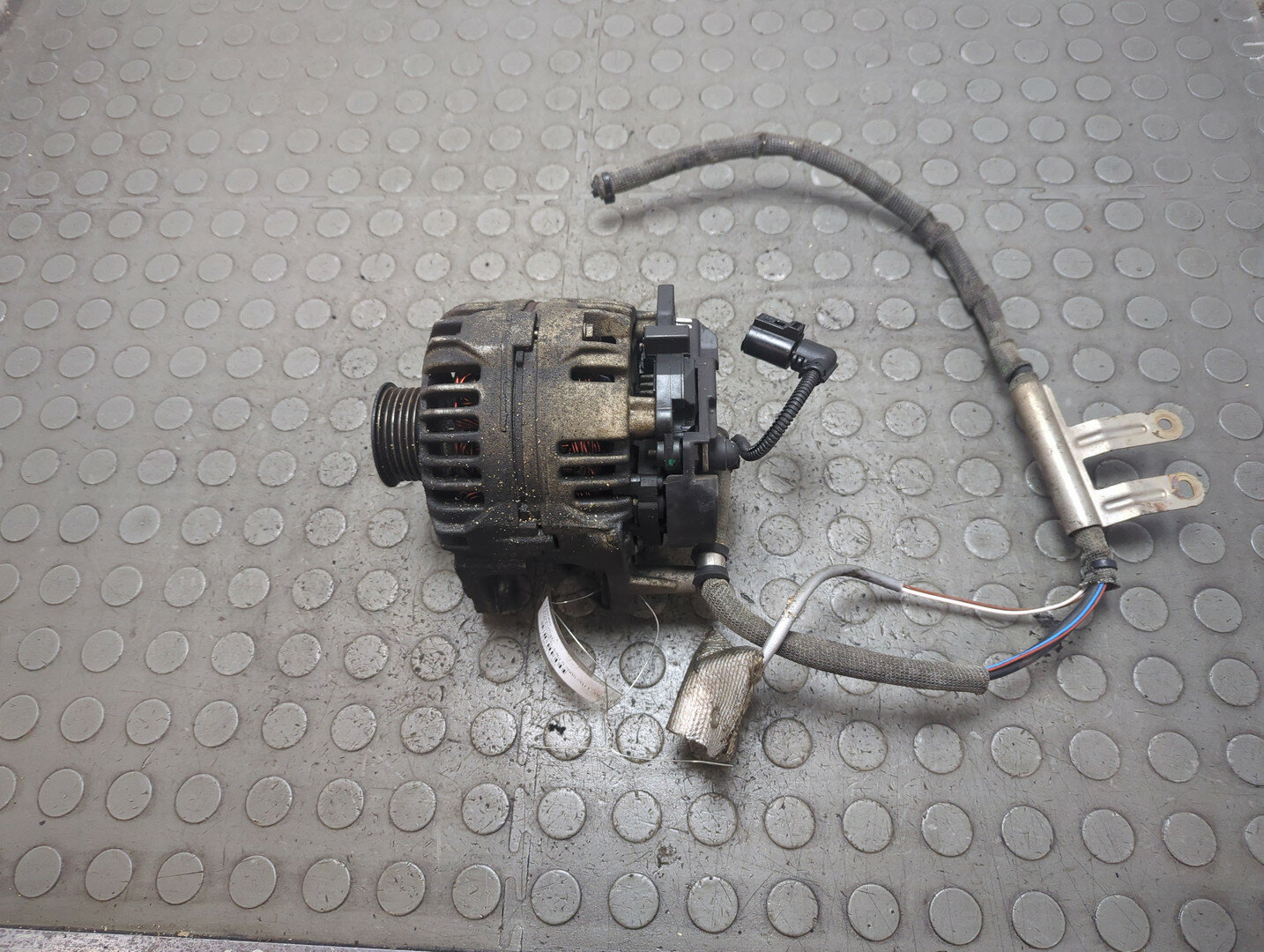 Генератор Volkswagen Jetta 5 Б/У