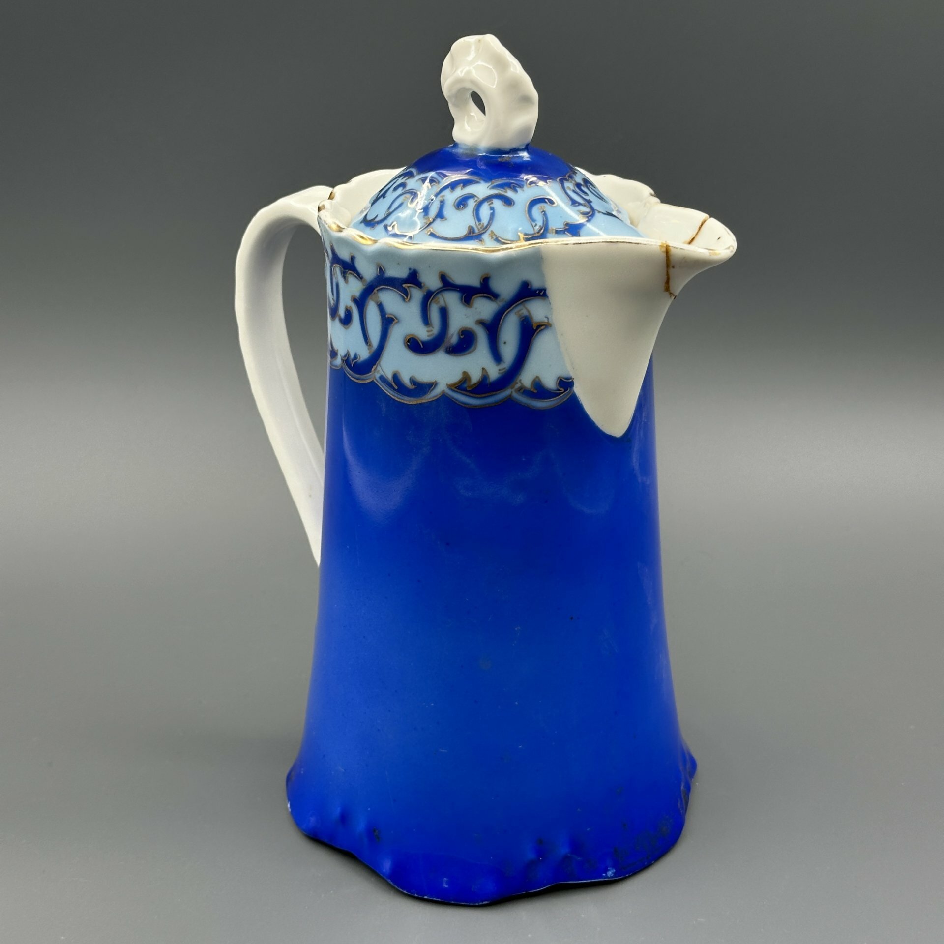 Кувшин синего цвета с орнаментом в восточном стиле, фарфор, крытье, золочение