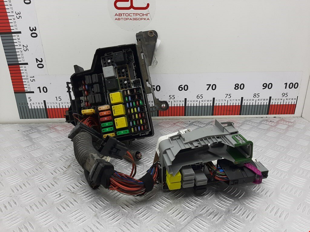 Блок предохранителей Opel Tigra 2 арт. 2046885