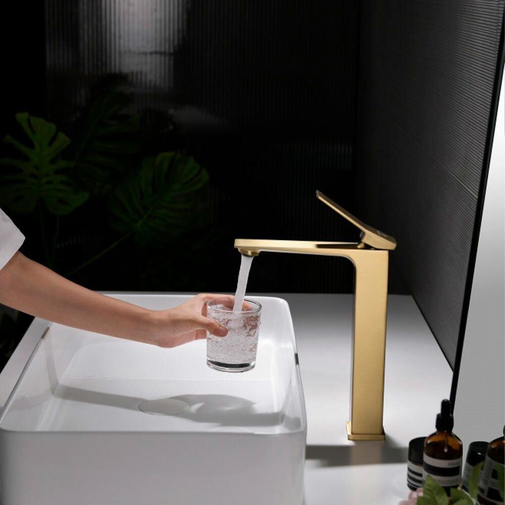 Смеситель для раковин-чаши из латуни Ganzer GZ05112-S цвет золото