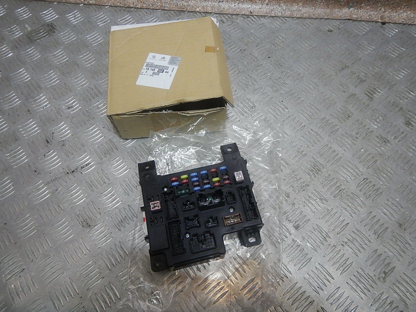 Б/У Блок предохранителей, Peugeot (Пежо)-4007 (08-) PEUGEOT 4007 (08-) Без видимых повреждений. 268146 Peugeot-Citroen а...