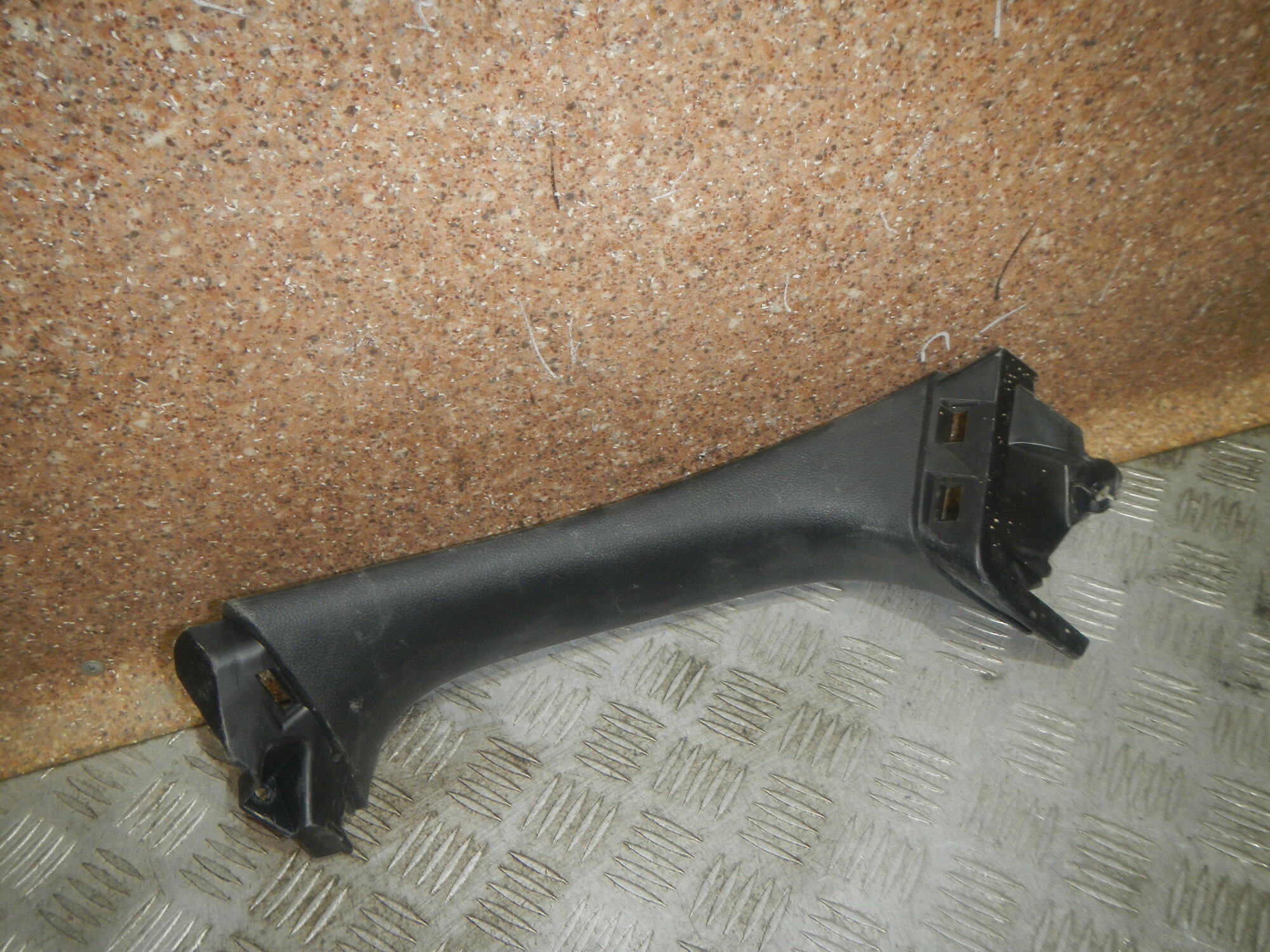 Б/У Обшивка двери багажника, KIA (Киа)-CEED (12-18) KIA CEED (12-18) левая, универсал Царапины, трещина на креплении. 557...