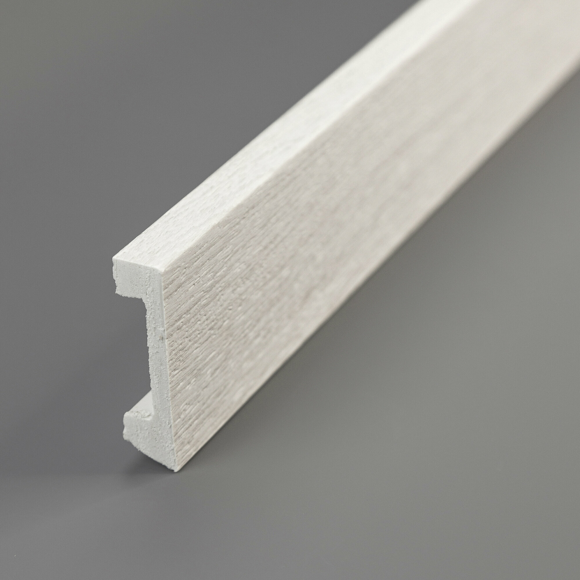 Плинтус дюрополимер напольный DECOMASTER (декомастер), 58х16х2400 мм, D234-84 ДМ ясень белый