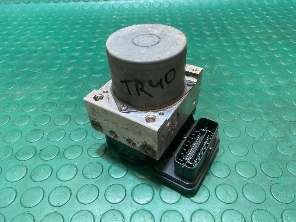 Блок ABS (насос) Toyota RAV4 IV рестайлинг (2015—2019) 4405042C01