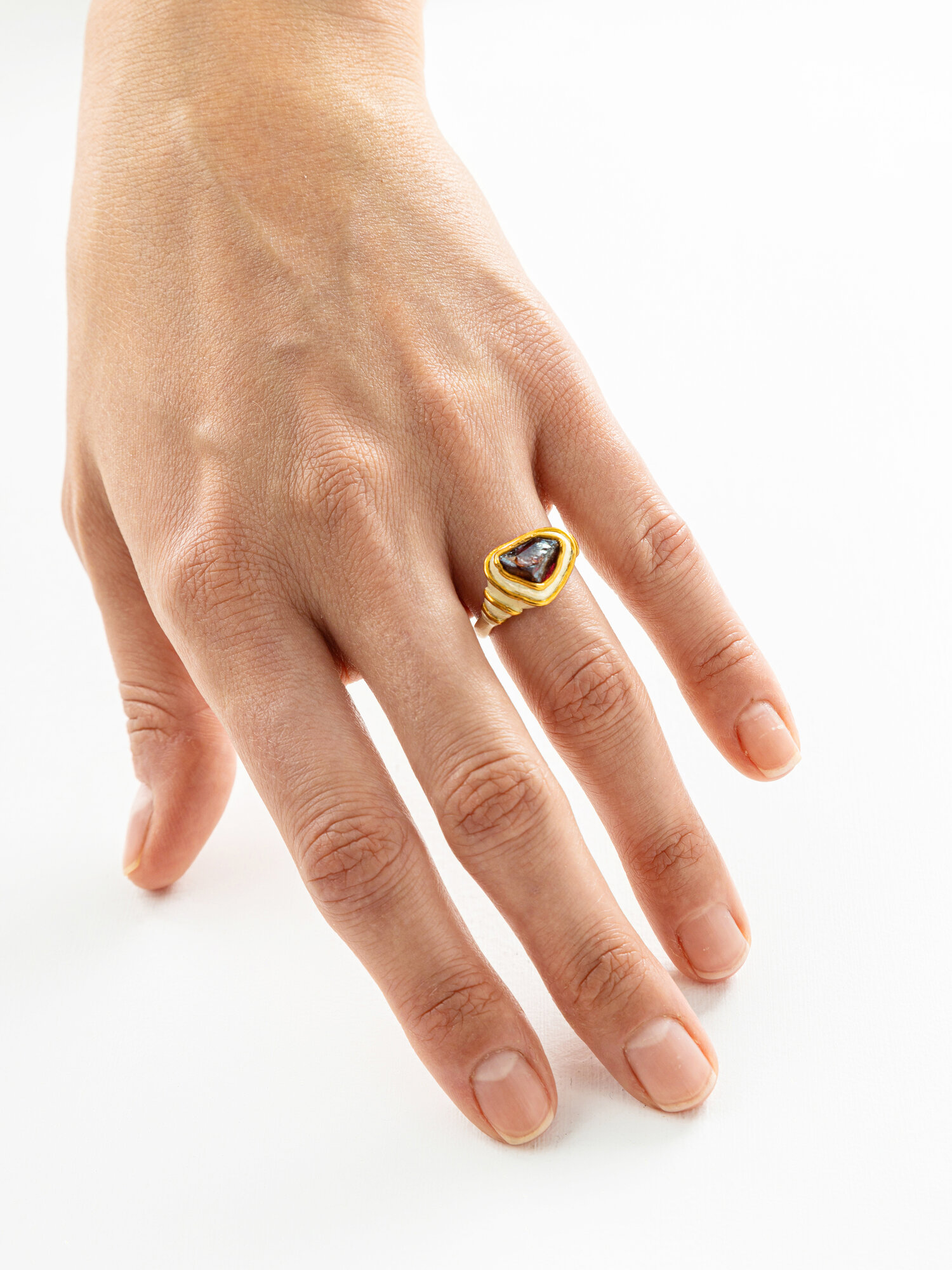 Перстень, серебро, 925 проба, золочение, серебрение, гранат