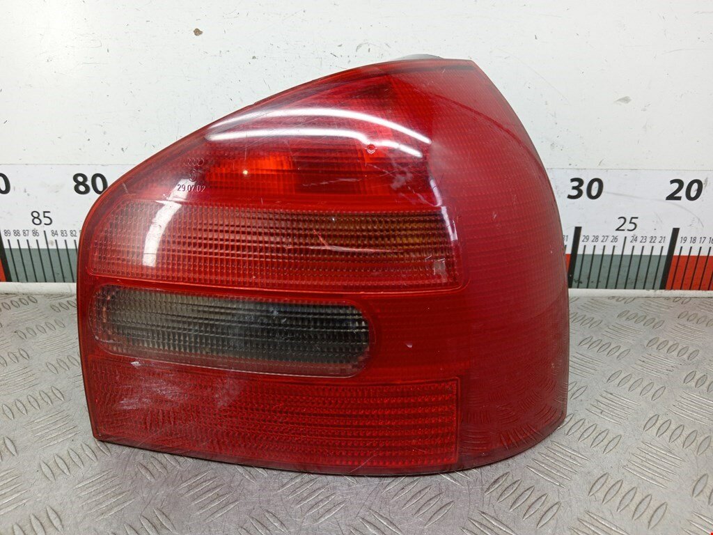 Фонарь задний правый Audi A3 8L 8L0945096A арт. 2230982