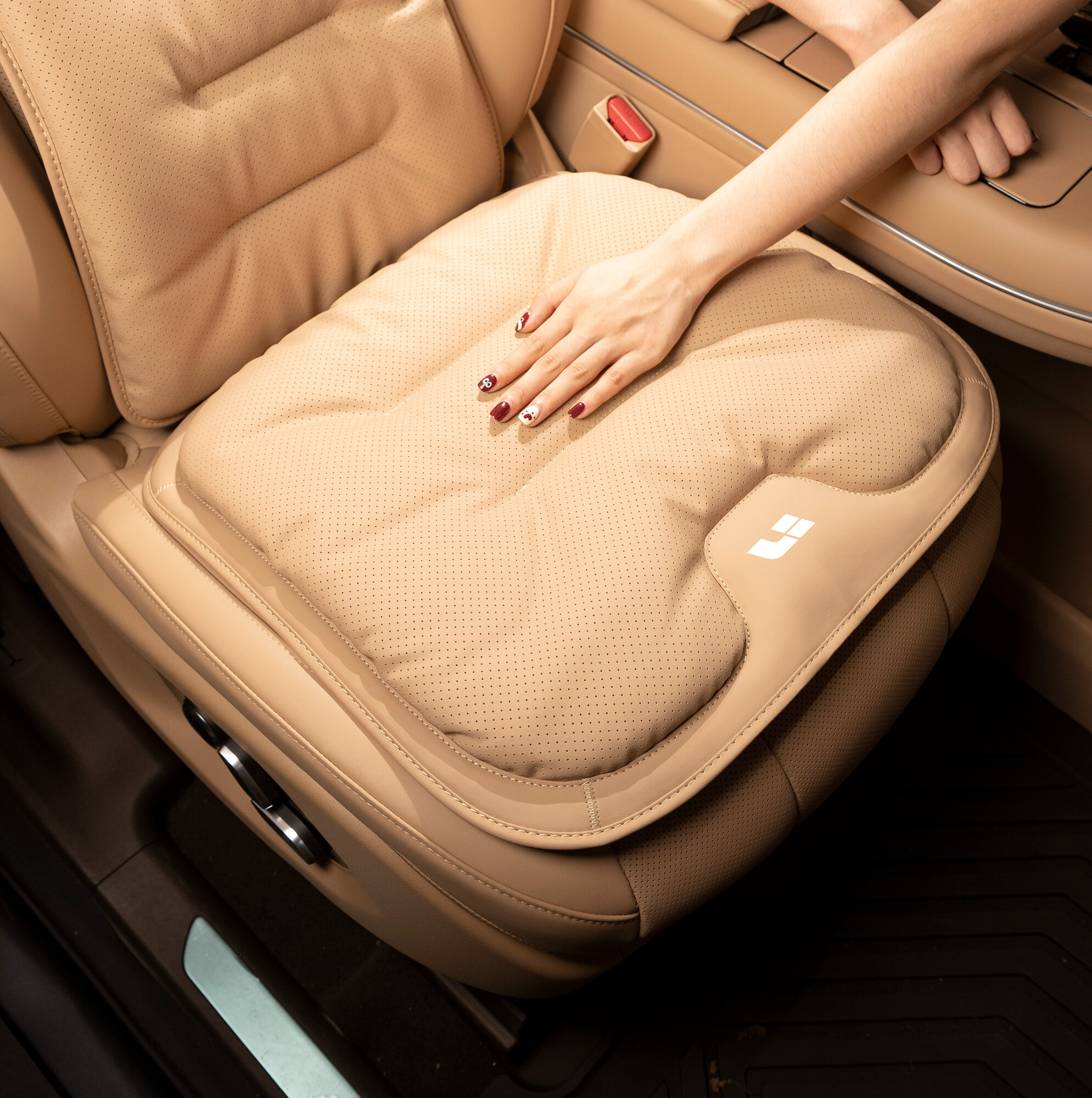 Защитная накидка на сиденье с перфорацией для LiXiang