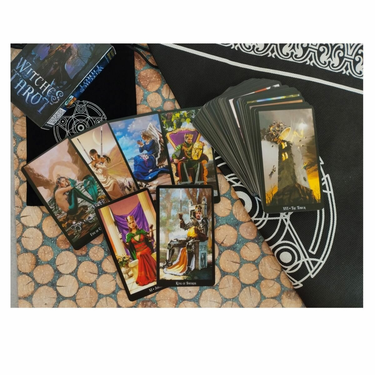Комплект карты таро Witches Tarot (Ellen Dugan), мешок для хранения, скатерть для карт