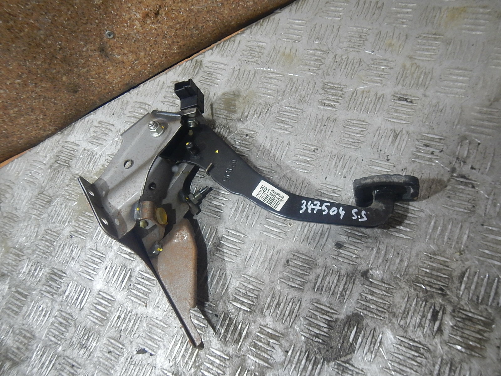 Б/У Педаль сцепления, Hyundai (Хендэ)-SOLARIS (10-) HYUNDAI SOLARIS (10-) Без повреждений. 347904 Hyundai-KIA арт. 32802...