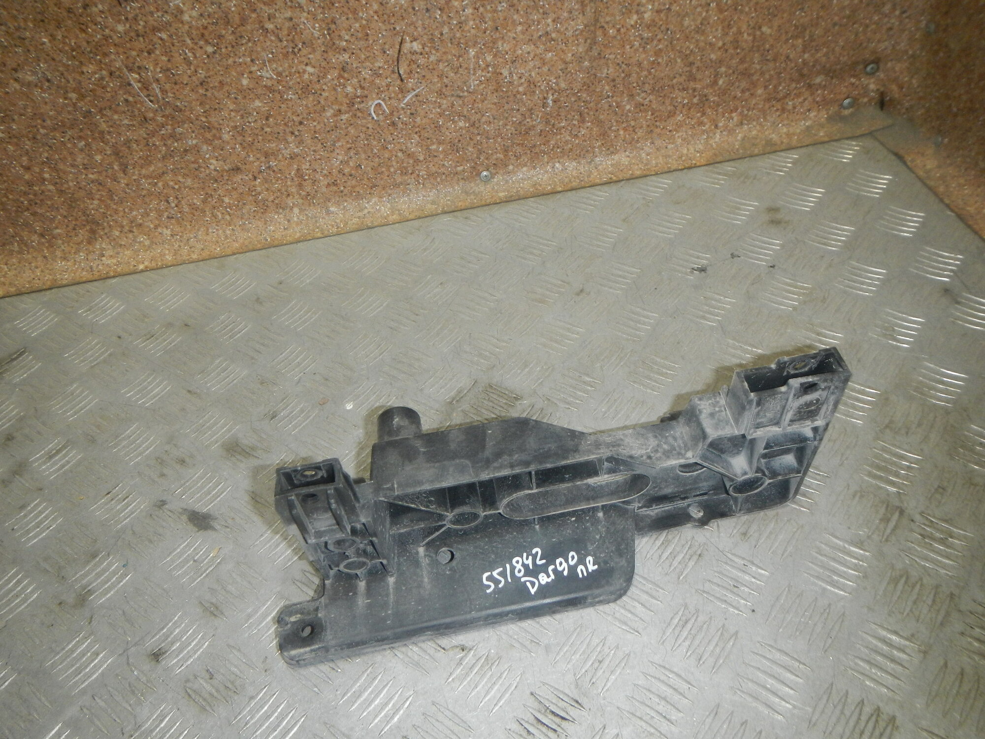 Б/У Кронштейн решетки радиатора, Haval (Хавейл)-DARGO (22-) Haval DARGO (22-) правый Задиры, трещина. 551842 HAVAL арт. 5...