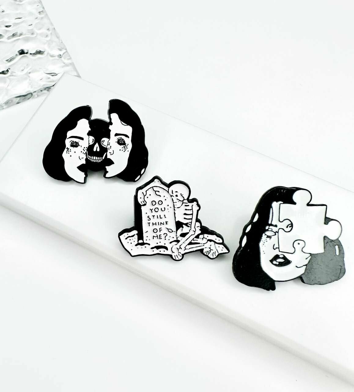 Комплект брошей