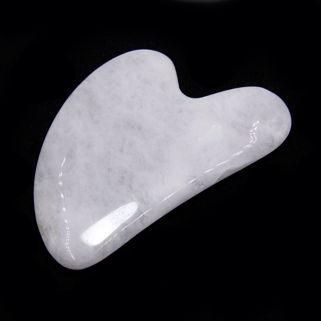 Массажер скребок сердечко гуаша, горный хрусталь (8 на 6 см.), 1 шт.