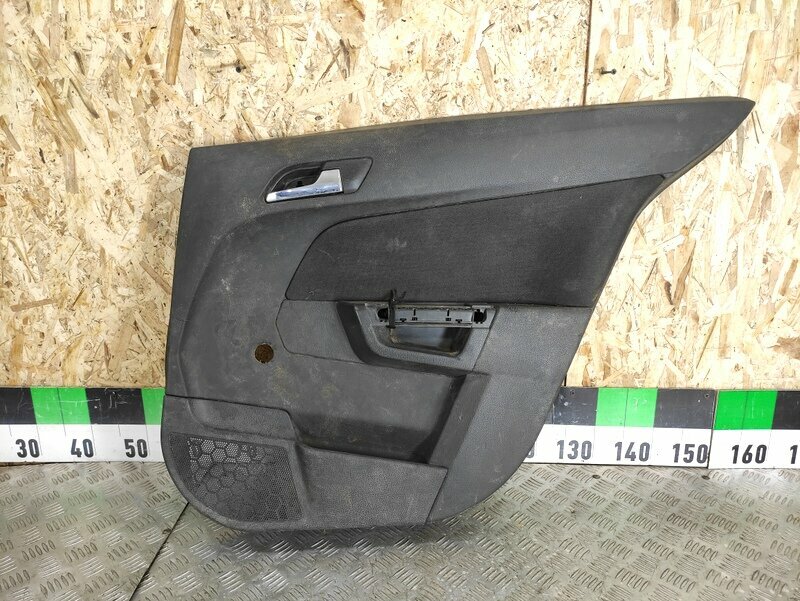Обшивка двери задней правой OPEL ASTRA H 13224594