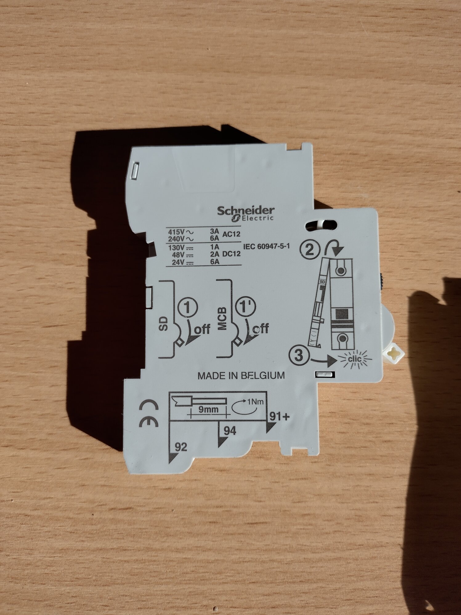 Дополнительное устройство (контакт) к модульным аппаратам Schneider Electric 26927
