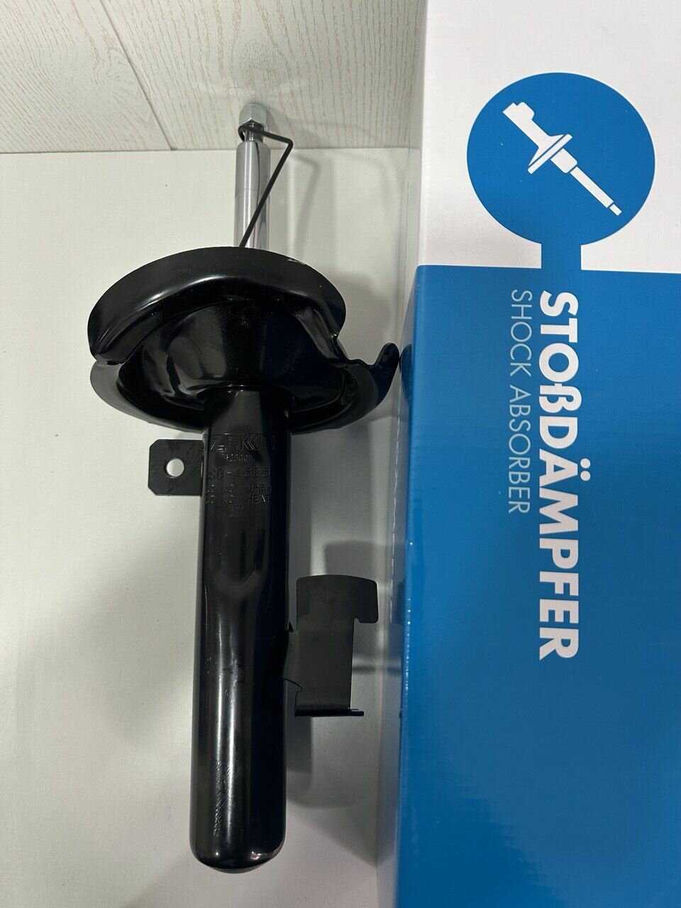 Амортизатор передний правый Мазда 3 с 2003-2013 Zekkert