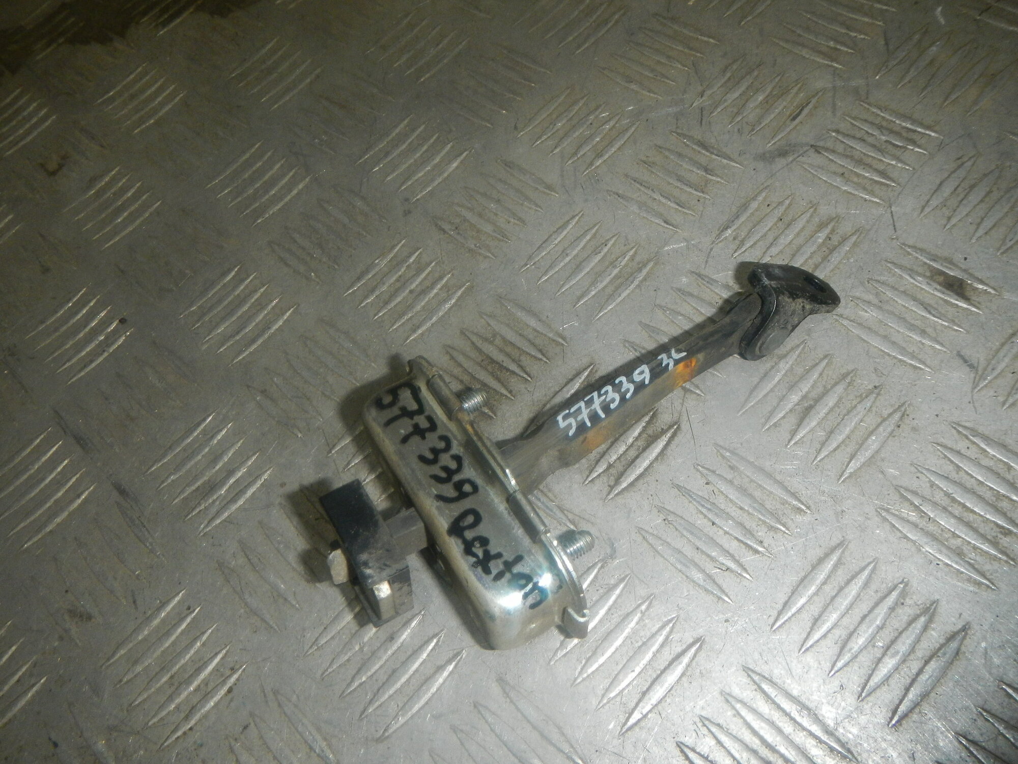 Б/У Ограничитель двери, SsangYong (Сангйонг)-REXTON II (07-) SSANGYONG REXTON II (07-) задний левый Без видимых поврежден...