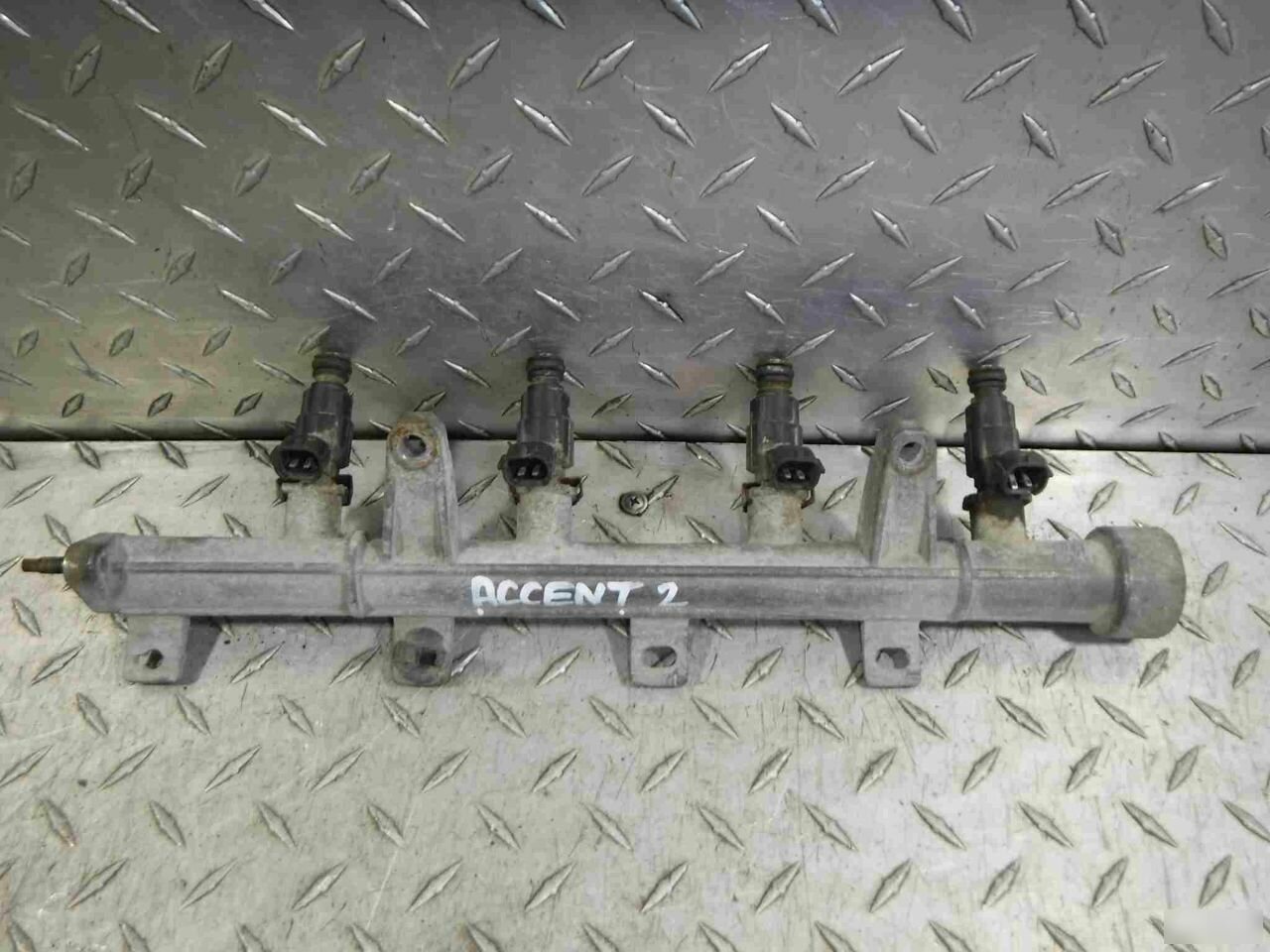 Рейка топливная (рампа) Hyundai Accent II (1999—2012) 3530426610