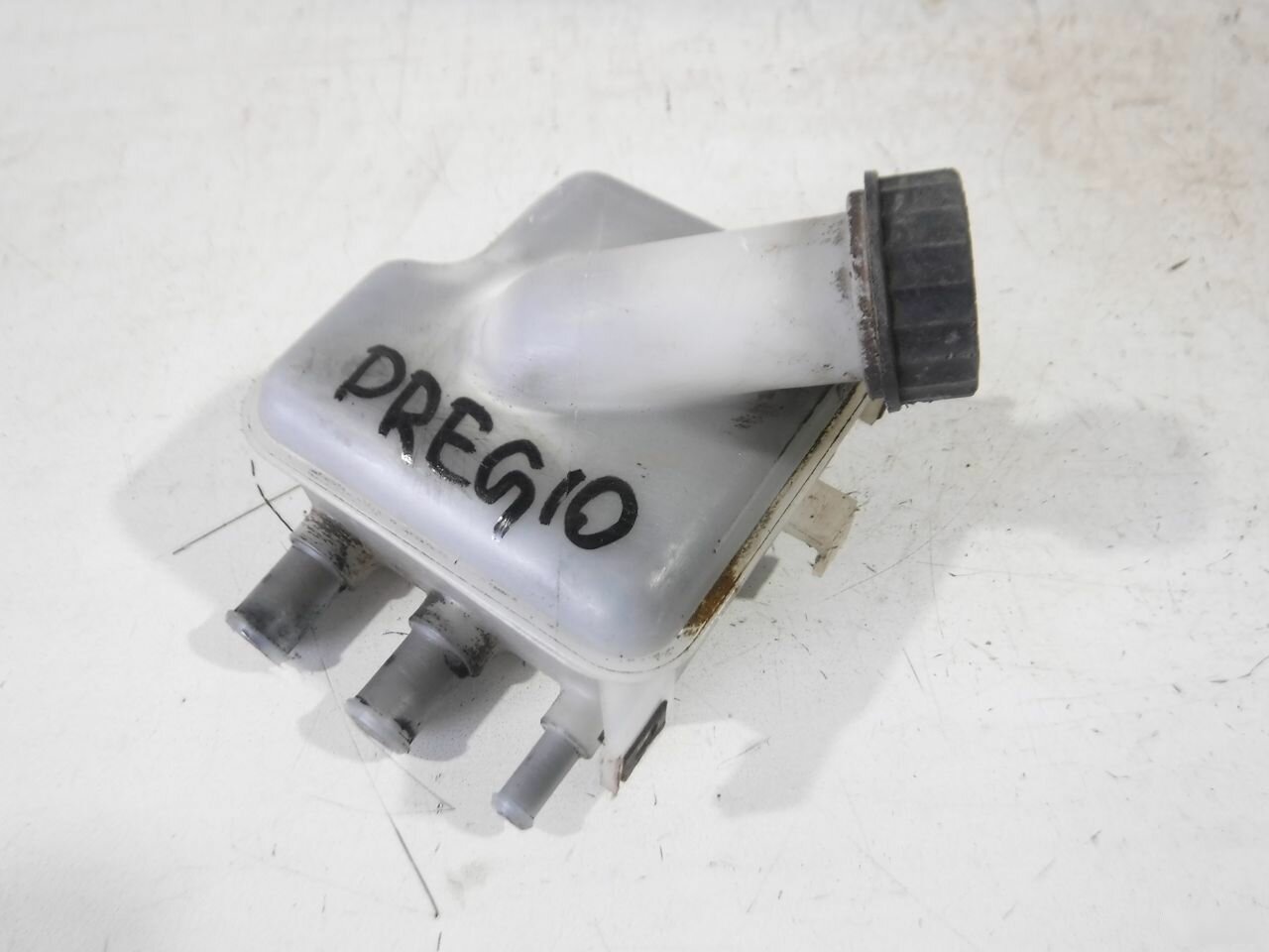 Бачок главного тормозного цилиндра Kia Pregio I (1995—2003) 0K72A43550B