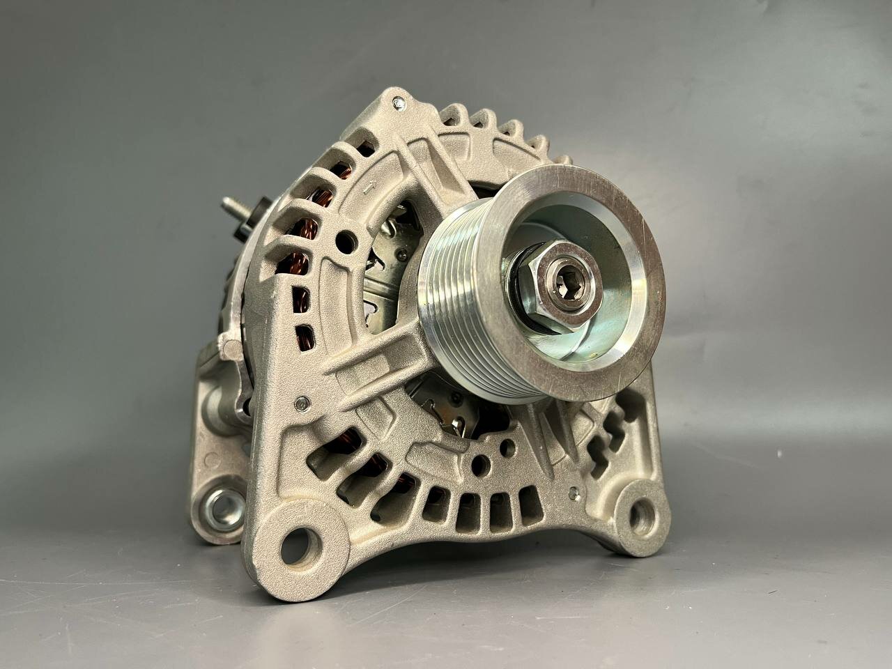 Генератор 3302 дв. КАММИНЗ ISF 2.8 (разъем колодка) "СтартВОЛЬТ"(LG03218)