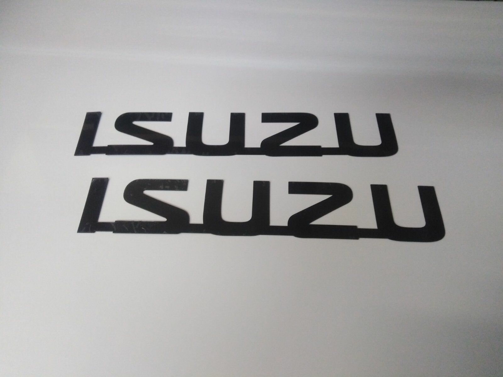 Логотип черный ISUZU