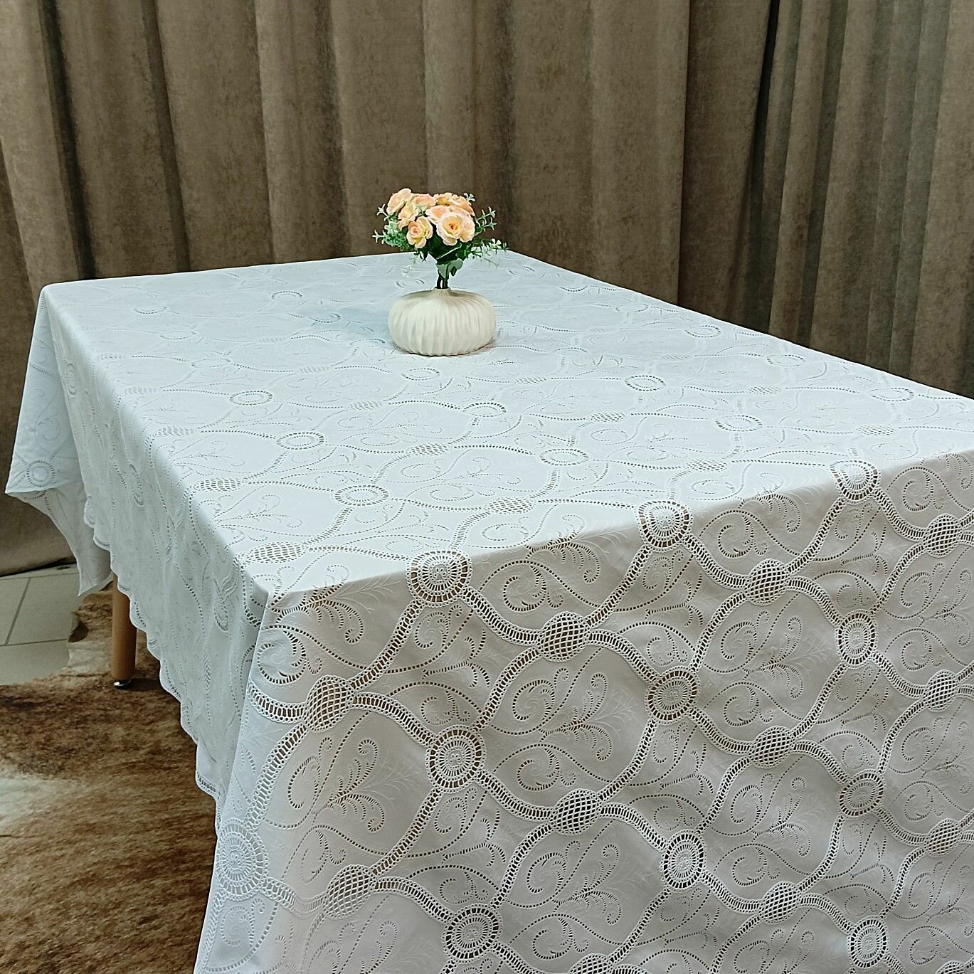 Клеенка ПензХозМаг "LANA", ажурная, 137х250см, ПВХ, непромокаемая, белая с прозрачными вставками