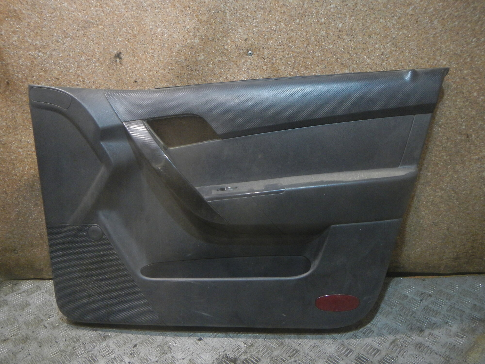 Б/У Обшивка двери передней правой, Chevrolet (Шевроле)-AVEO T250 SDN (05-11) CHEVROLET AVEO T250 SDN (05-11) с кнопкой По...