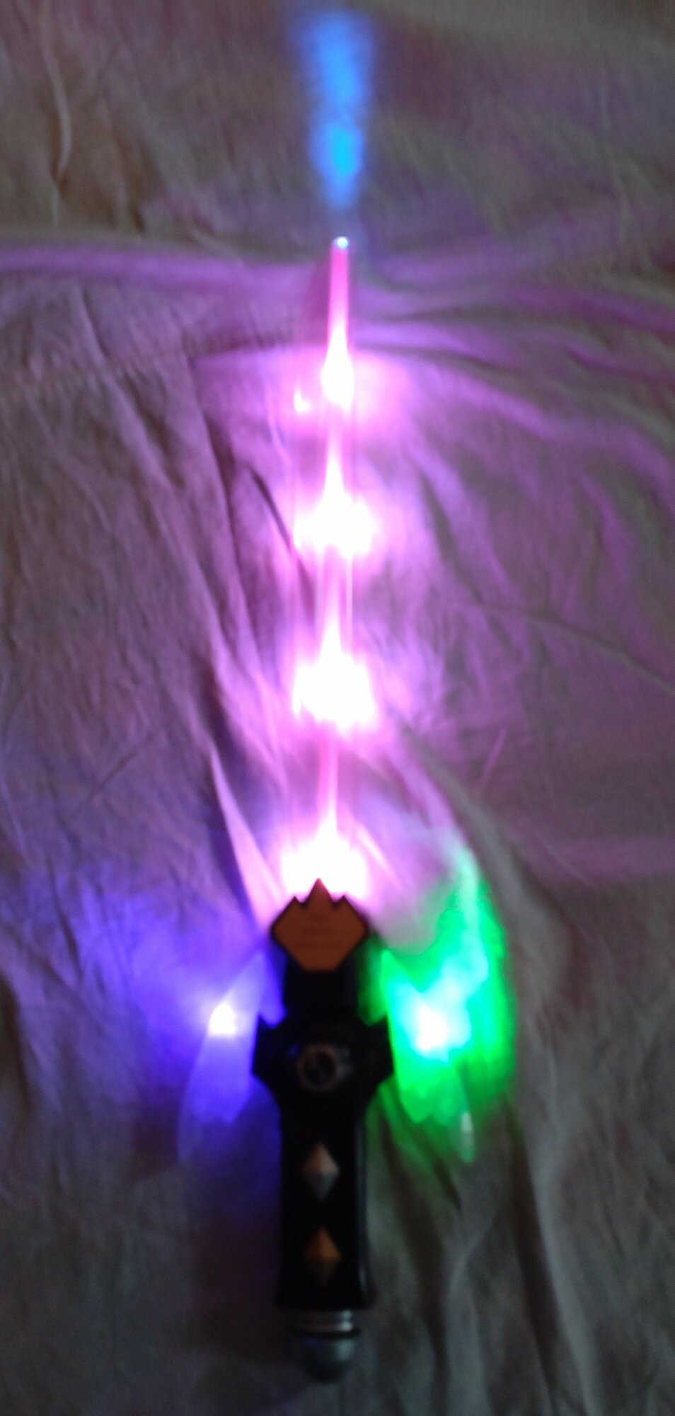 Меч со звуковыми и световыми эффектами, с проектором. Красный.