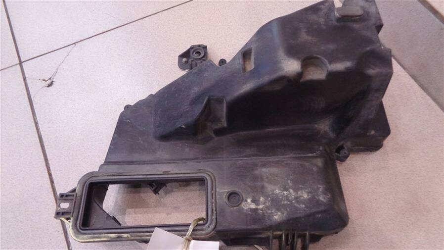 Корпус блока предохранителей подкапотного от Audi A6 C6 2004-2011