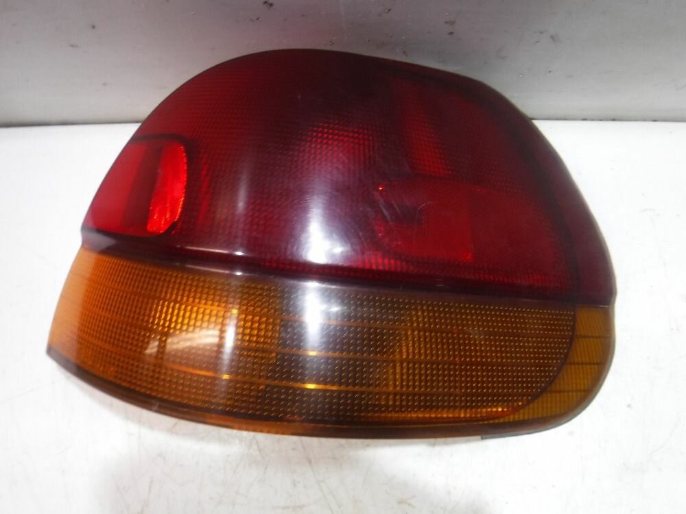 Фонарь задний правый Subaru Legacy II 84201AC081