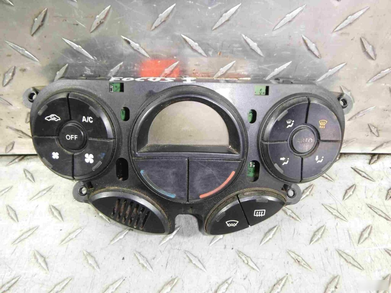 Блок управления климатической установкой Ford Focus I рестайлинг (2001—2007) 1331849