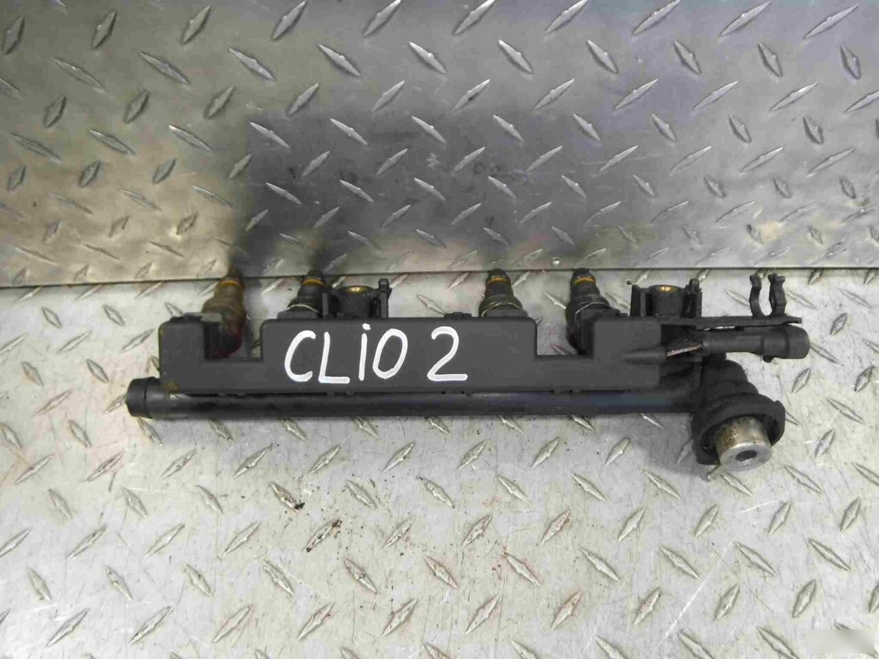 Рейка топливная (рампа) Renault Clio II (1998—2002) 7700109066