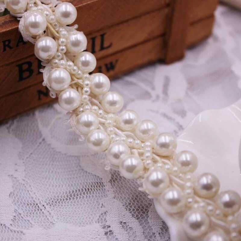 Белое кружево с бисером 50 см