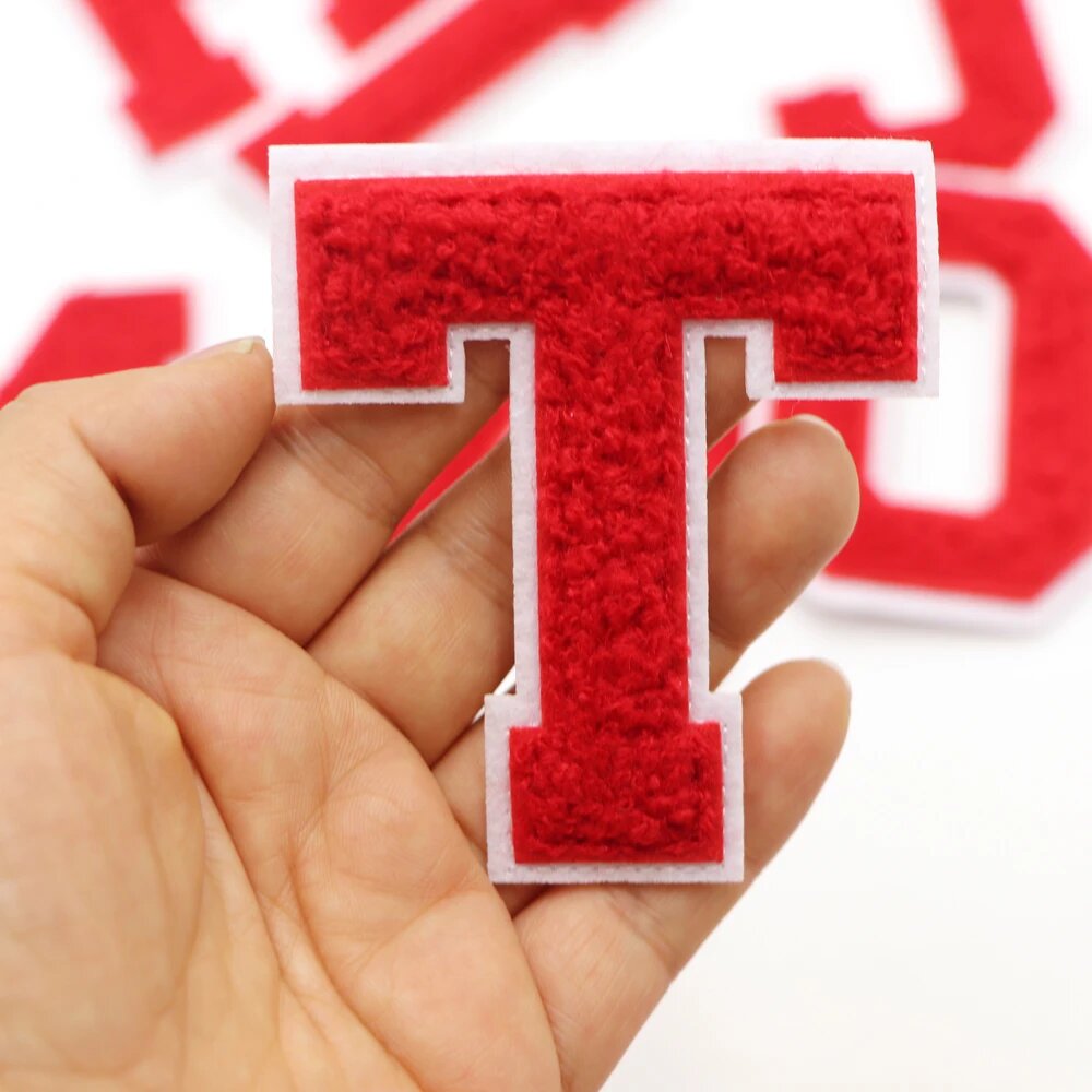 Термоклейкие нашивки с красными буквами для вышивки T