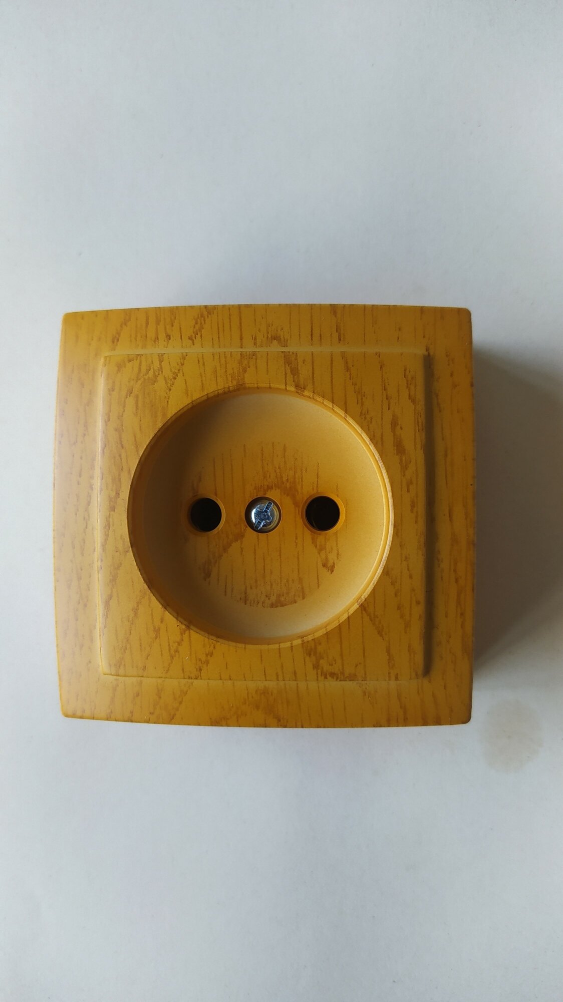 Розетка наружная . под светлое дерево