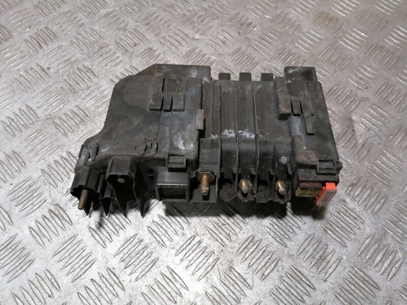 Блок предохранителей салонный MERCEDES S w221 2215401250