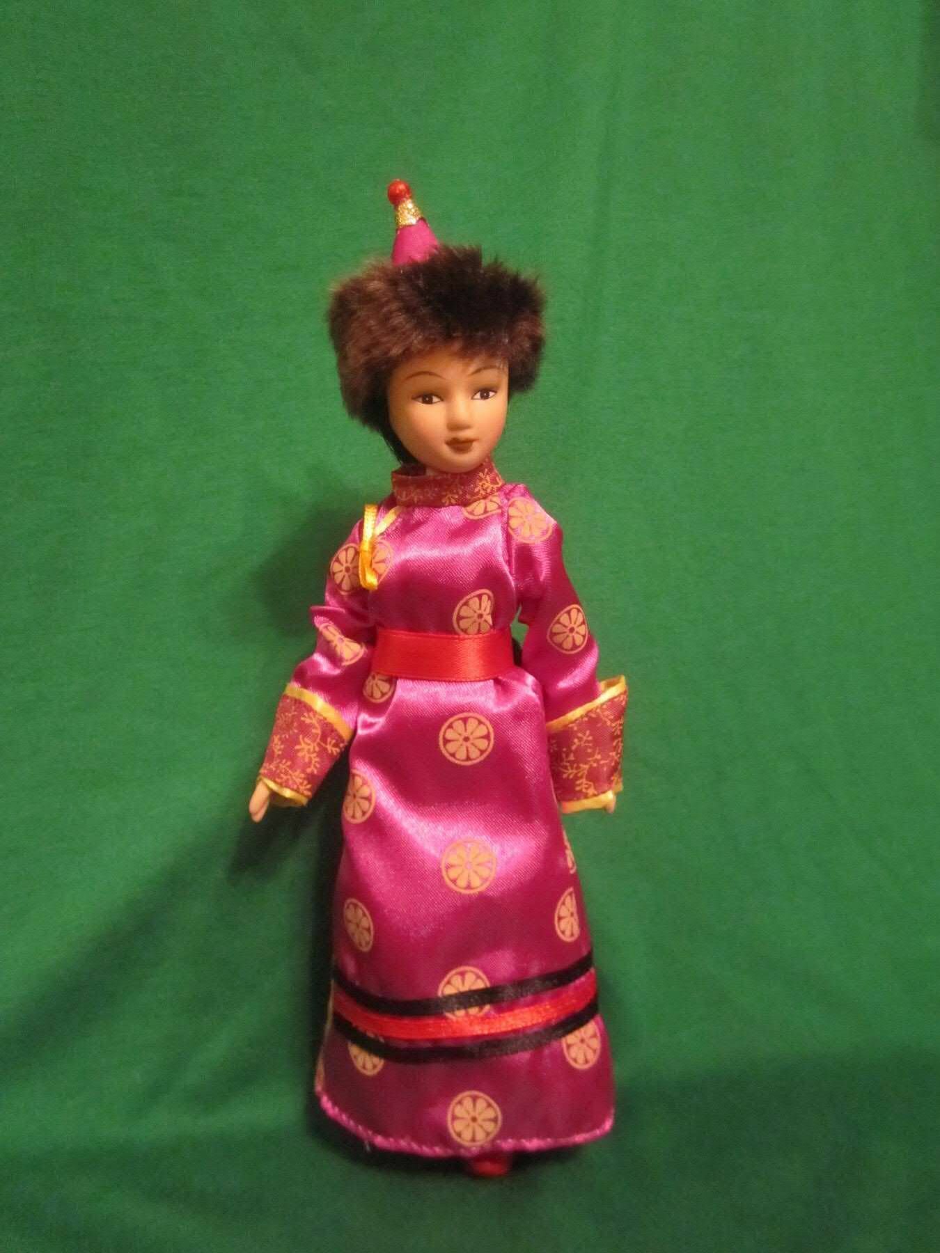 Кукла коллекционная в тувинском женском костюме