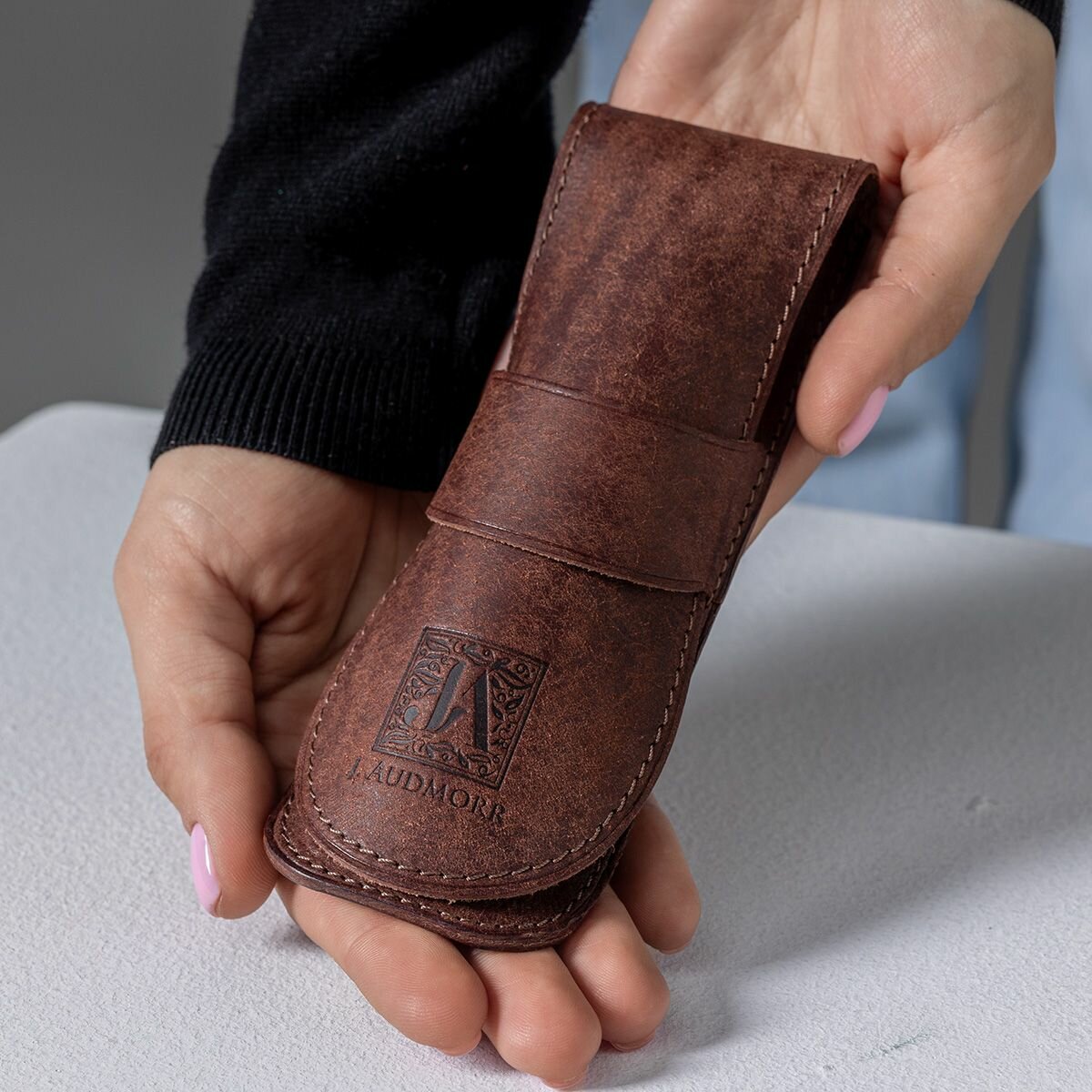 Подарочная упаковка для премиальной ручки из натуральной кожи Pembroke Almond, коричневый, премиальная кожа Pueblo